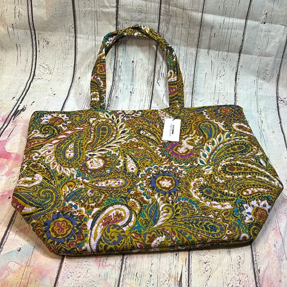 Vera Bradley | Bags | Vera Bradley Essential Grand Tote Buta Spray ...